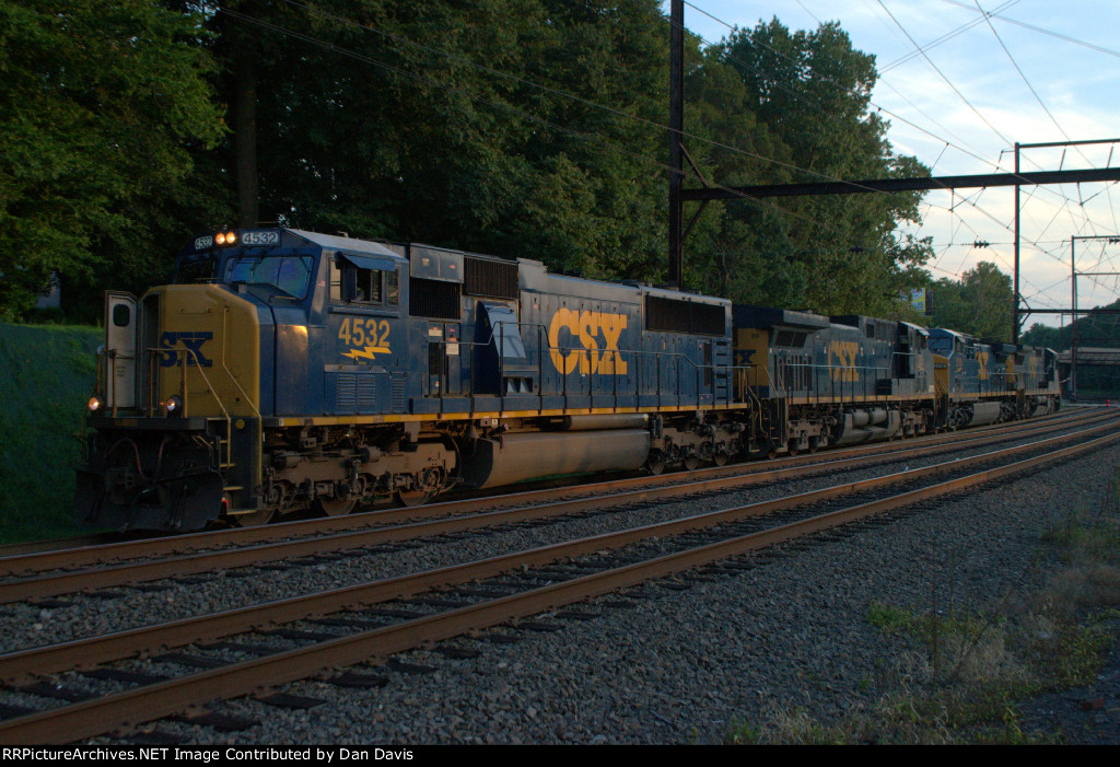 CSX SD70AC 4532 leads X785